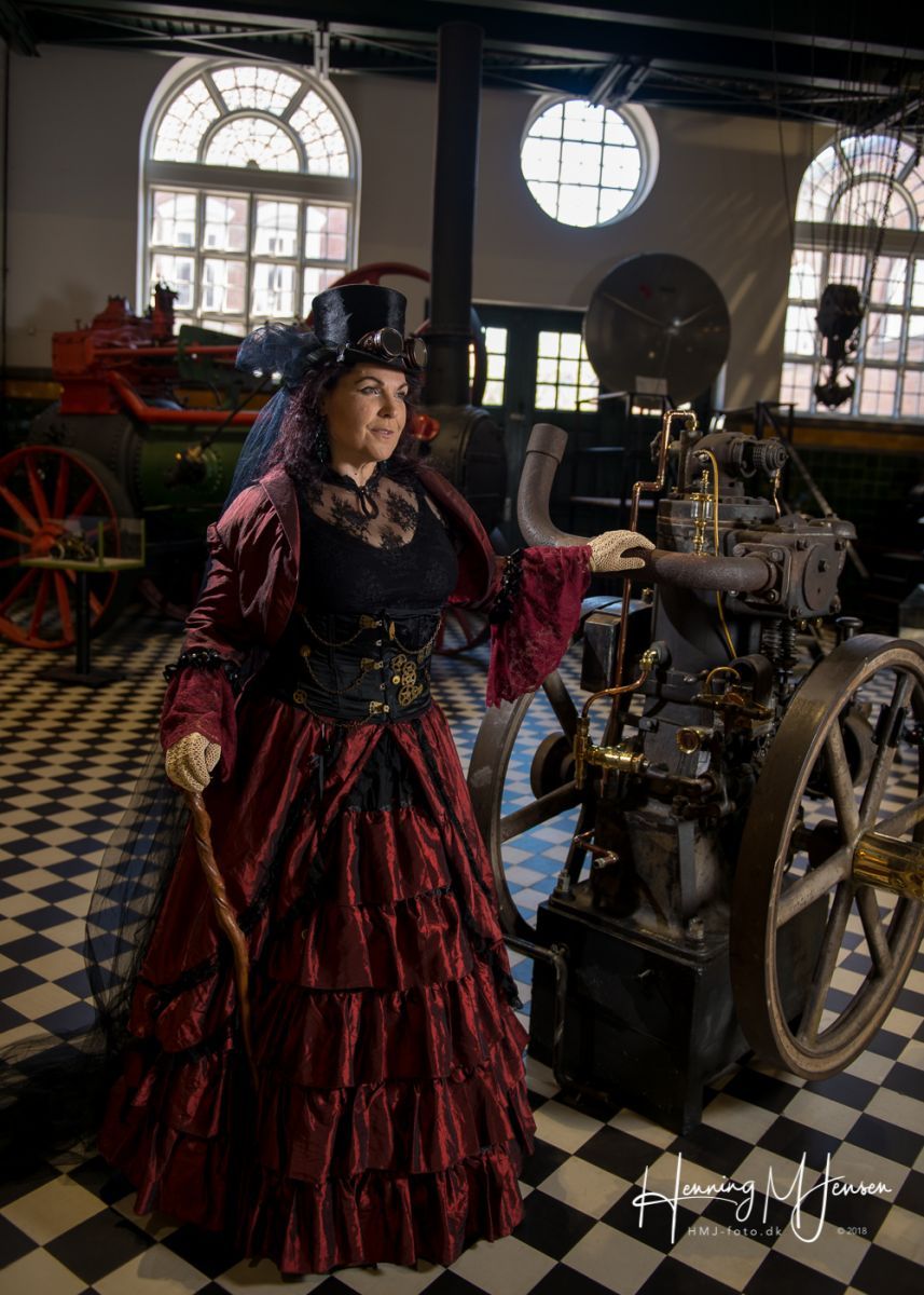 Portraits - Industrimus Susie 20180506 26 logo web - HMJ-foto.dk